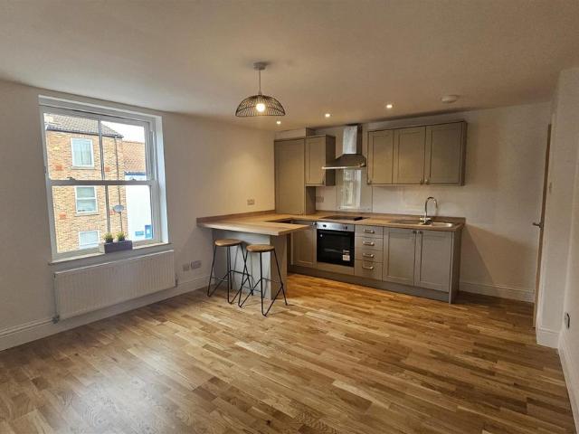 Clarence Street, York YO31, 2 bed flat to rent, £1,200 pcm | PrimeLocation