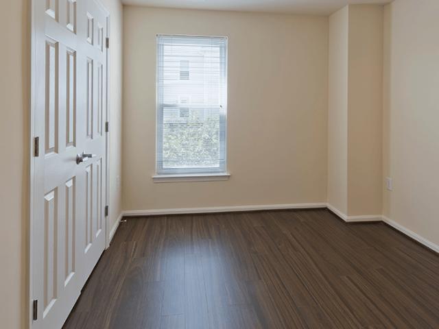 Clarendon Court 1 Bedroom Apartment for Rent at 3825 7th St N, Arlington, VA 22203 Ashton Heights