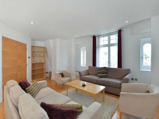 Clarendon Court, Maida Vale, London, W9 2 bed apartment to rent £3,900 pcm £900 pw