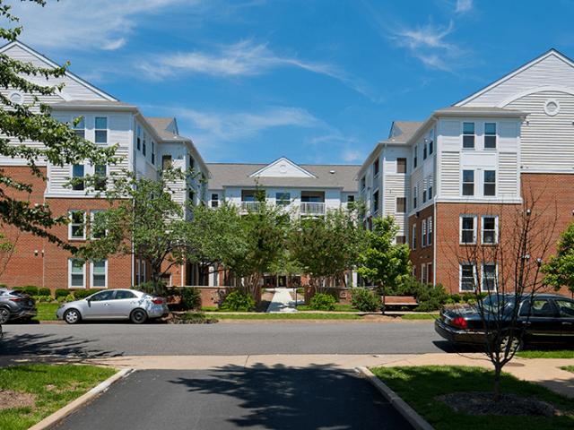 Clarendon Court Studio Apartment for Rent at 3825 7th St N, Arlington, VA 22203 Ashton Heights