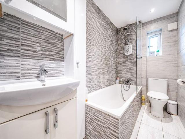 Clarendon Crescent, TW2, London