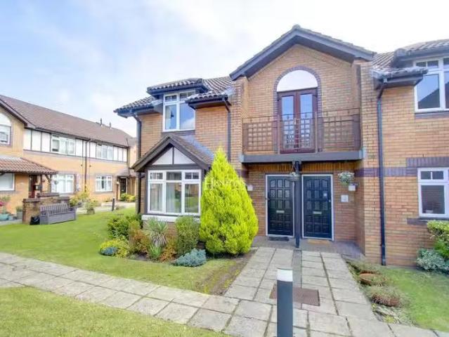 Clarendon, Cyncoed, Cardiff 2 bed ground floor maisonette for.