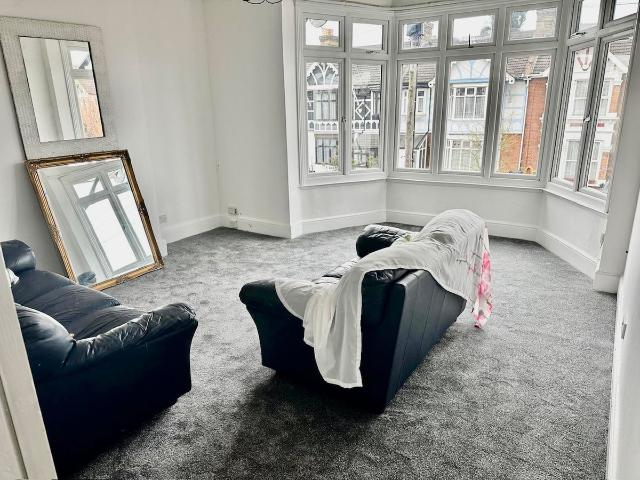 Clarendon Garden IG1, 2 bed flat to rent, £1,700 pcm | PrimeLocation