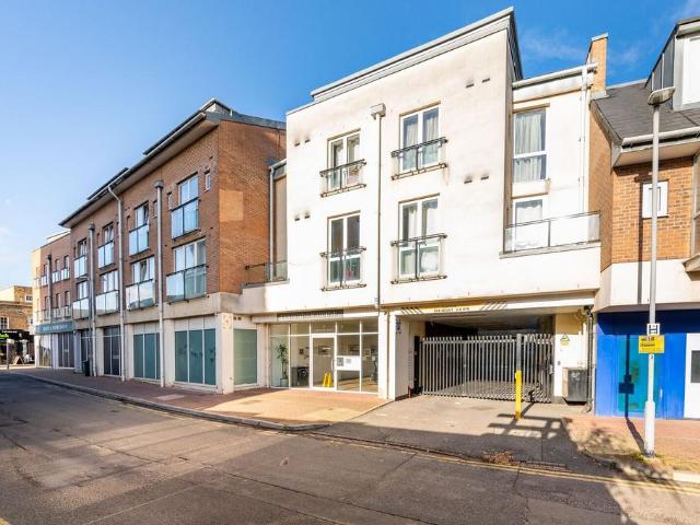 Clarendon House, Kingston, Kingston. 1 bed flat to rent £2,500 pcm £577 pw