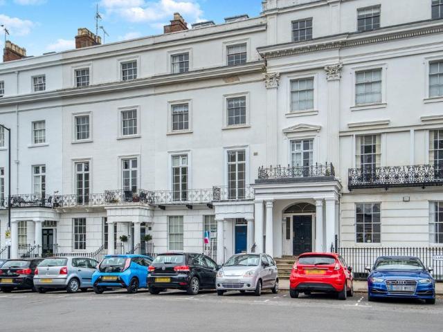 Clarendon Square, Leamington Spa, CV32 2 bed apartment to rent £1,750 pcm £404 pw