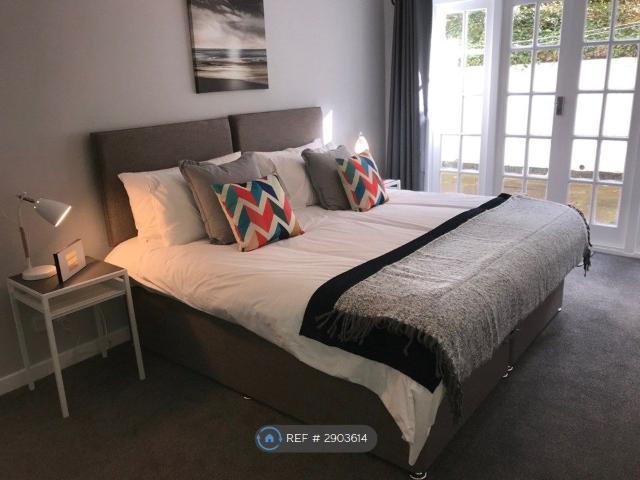 Clarendon Square, Leamington Spa CV32, 2 bed flat to rent, £1,700 pcm | PrimeLocation
