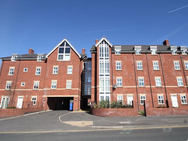 Clarendon Place, Eccles M30, 2 bed flat to rent, £1,050 pcm | PrimeLocation