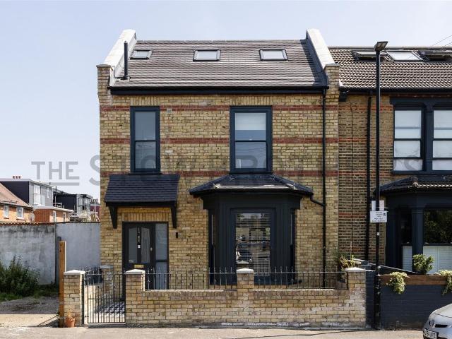 Clarendon Road, Walthamstow E17, 3 bed property to rent, £3,500 pcm | PrimeLocation