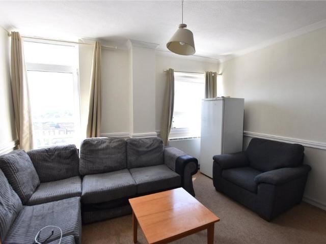 Clarendon Road, Wallington, SM6 2 bed apartment to rent £1,550 pcm £358 pw