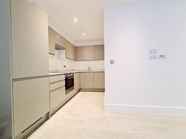 Clarendon Road, WATFORD, WD17 2 bed apartment to rent £1,800 pcm £415 pw