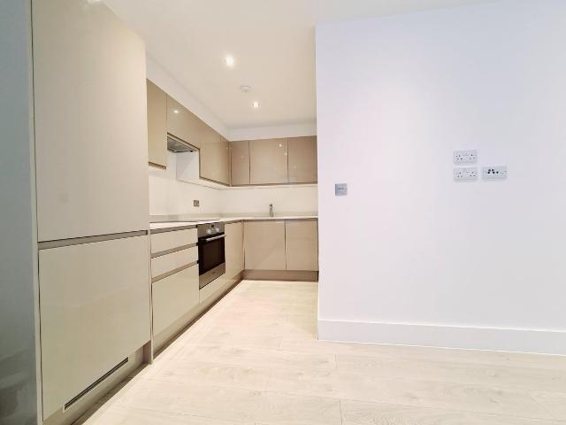 Clarendon Road, Watford WD17, 2 bed flat to rent, £1,750 pcm | PrimeLocation