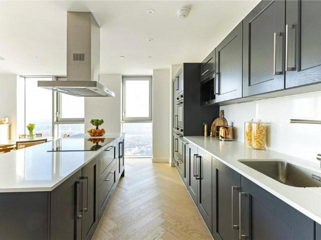Clarendon Road, Watford. 3 bed penthouse to rent £2,900 pcm £669 pw