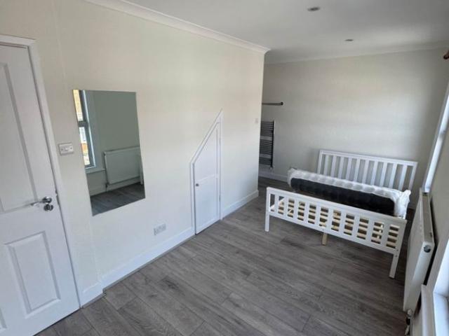 Clarendon Road, Elstree WD6, Room to rent, £900 pcm | PrimeLocation