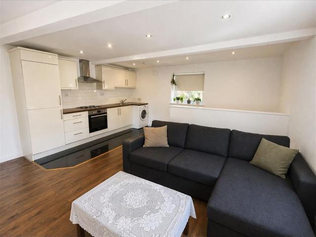 Clarendon Road, Leeds LS2, 2 bed shared accommodation to rent, £1,300 pcm | PrimeLocation