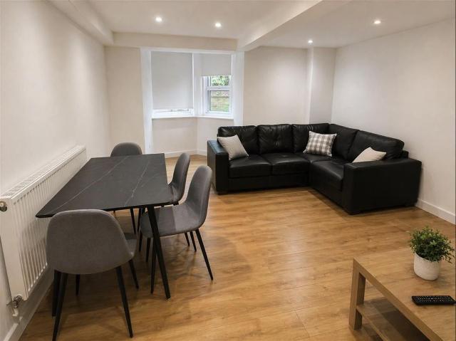 Clarendon Road, Leeds LS2, 4 bed block of flats to rent, £2,427 pcm | PrimeLocation