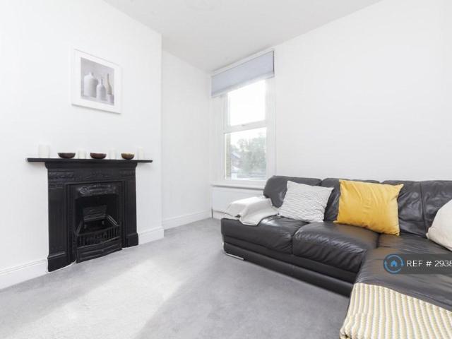 Clarendon Road, London, SW19 4 bed maisonette to rent £3,400 pcm £785 pw