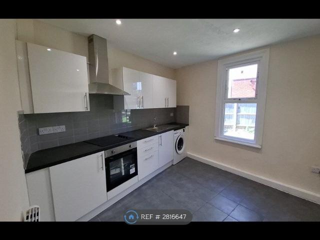 Clarendon Road, London SW19, 2 bed flat to rent, £1,950 pcm | PrimeLocation