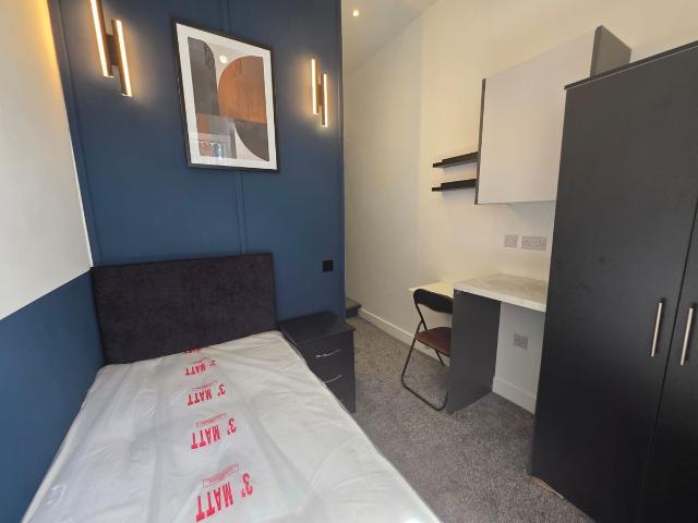 Clarendon Road, Luton, Bedfordshire LU2, Studio to rent, £475 pcm | PrimeLocation