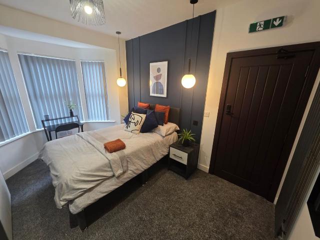 Clarendon Road, Luton, Bedfordshire LU2, Studio to rent, £675 pcm | PrimeLocation