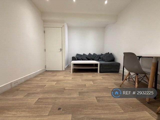 Clarendon Road, Luton, LU2 3 bed flat to rent £1,600 pcm £369 pw