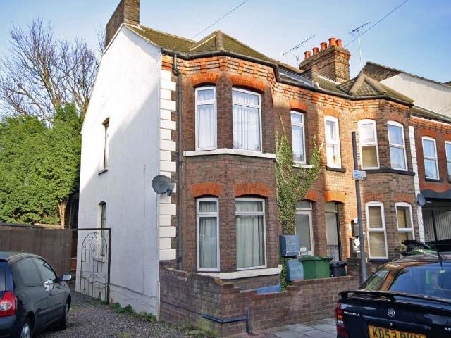 Clarendon Road, Luton LU2, 1 bed flat to rent, £950 pcm | PrimeLocation