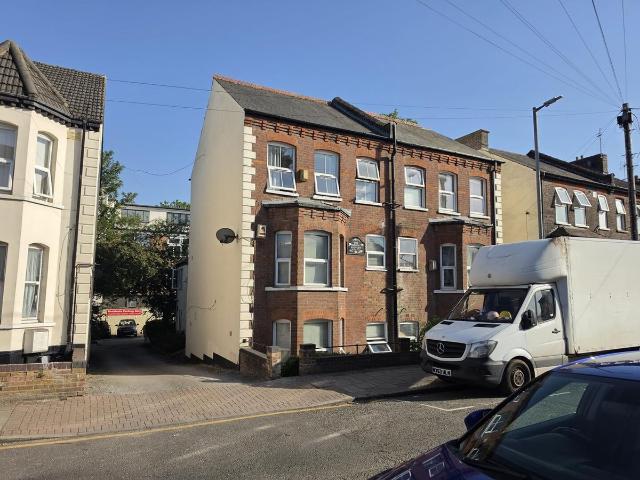 Clarendon Road, Luton LU2, 1 bed flat to rent, £900 pcm | PrimeLocation