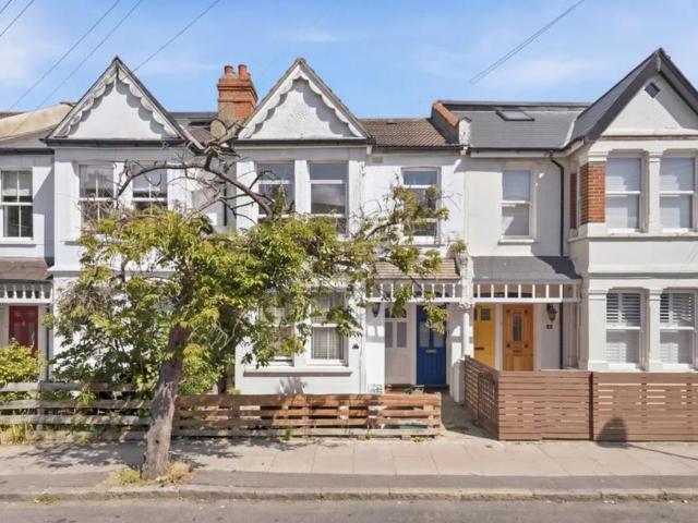 Clarendon Road, Merton 2 bed flat to rent £2,200 pcm £508 pw