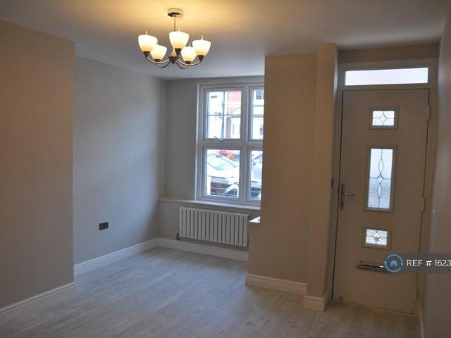 Clarendon Road, Reading, RG6 3 bed terraced house to rent £1,950 pcm £450 pw