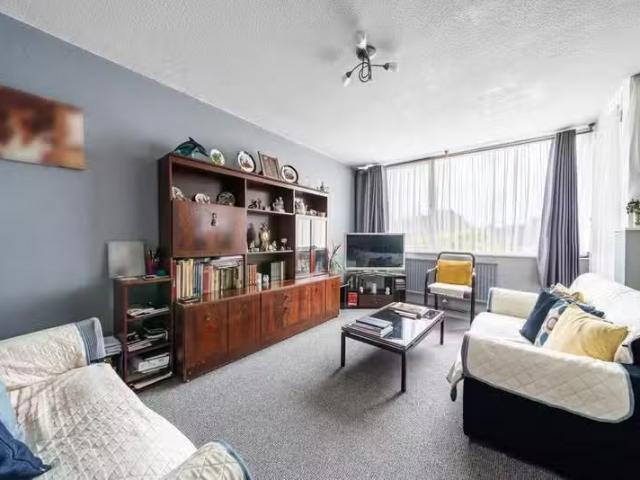 Clarendon Walk, Notting Hill 2 bed flat for sale £550,000
