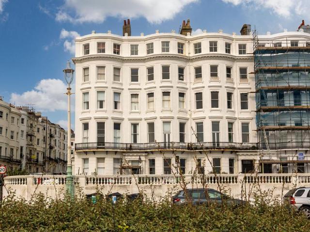 Clarendon Terrace, Brighton, BN2 2 bed flat to rent £2,700 pcm £623 pw