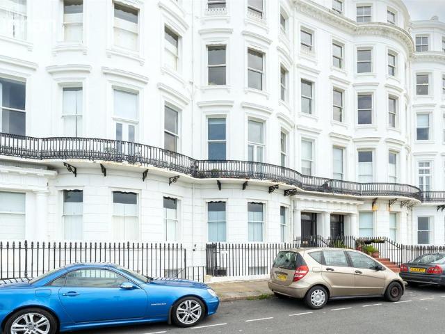 Clarendon Terrace, Brighton BN2 2 bed maisonette to rent £2,700 pcm £623 pw