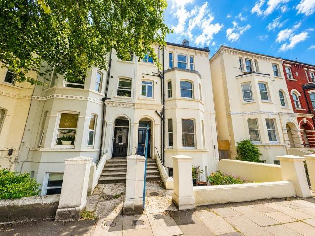 Clarendon Villas, Hove 2 bed apartment to rent £1,600 pcm £369 pw