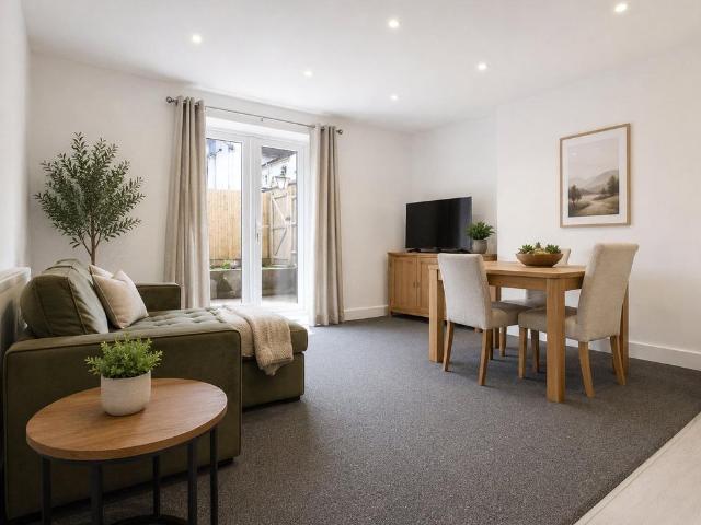 Clarendon Villas, Hove, BN3 2 bed apartment to rent £1,800 pcm £415 pw