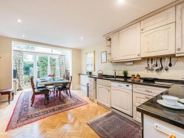 Clareville Grove, South Kensington. 2 bed house to rent £9,317 pcm £2,150 pw