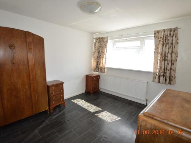 Clark Way, 1st Floor Flat 1 bed flat to rent £1,450 pcm £335 pw
