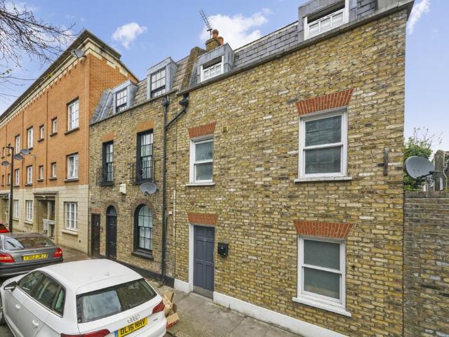 Clark Street, London, E1 4 bed terraced house to rent £4,150 pcm £958 pw