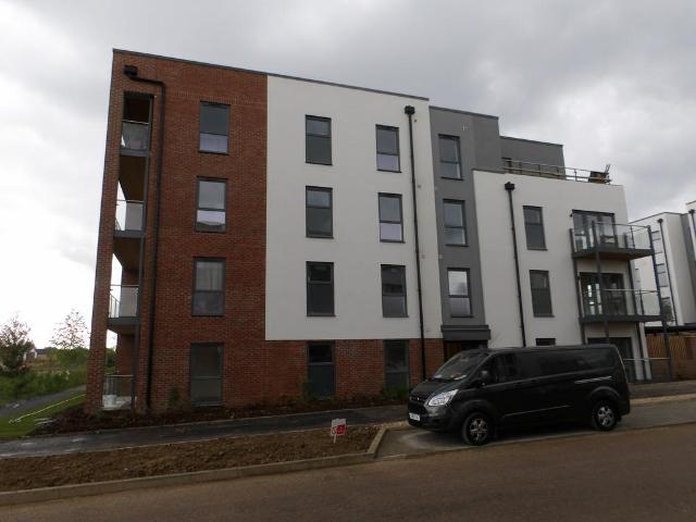Clarke House, Milton Keynes, MK10 2 bed flat to rent £1,450 pcm £335 pw