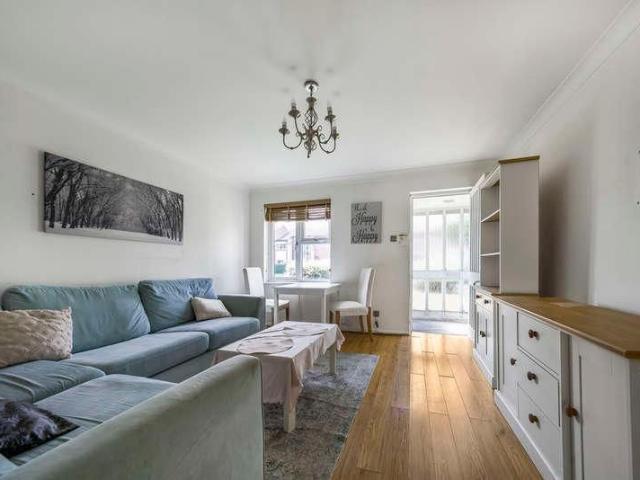 Clarkes Drive, Uxbridge, UB8