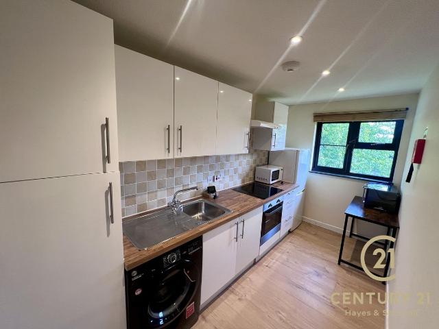 Clarkes Drive UB8, 1 bed flat to rent, £1,450 pcm | PrimeLocation