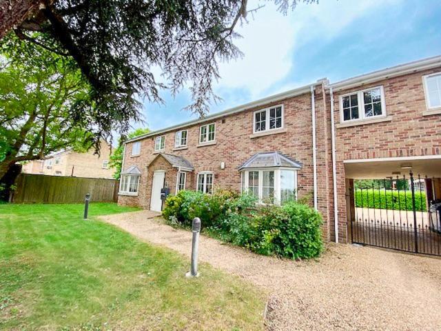 Clarkes Lane, Wilburton CB6 2 bed ground floor flat to rent £1,050 pcm £242 pw