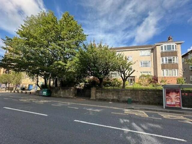 Clarkston Road, Glasgow, 2 Bedroom Flat