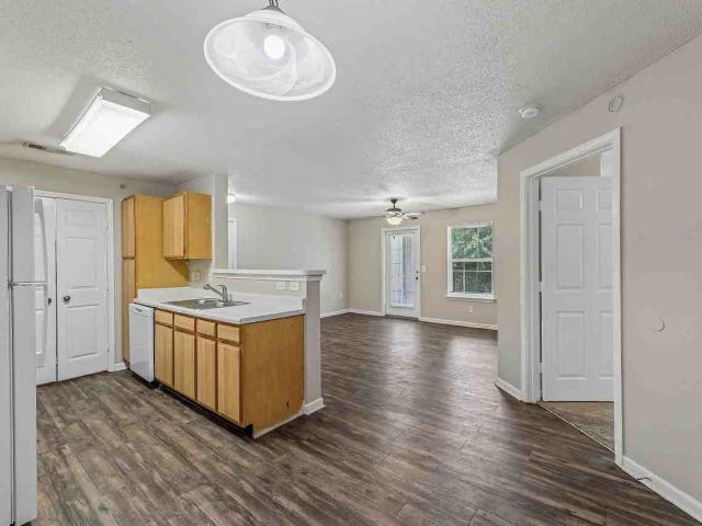 Clarksville Heights 1 Bedroom Apartment for Rent at 500 Kraft St, Clarksville, TN 37040 Red River