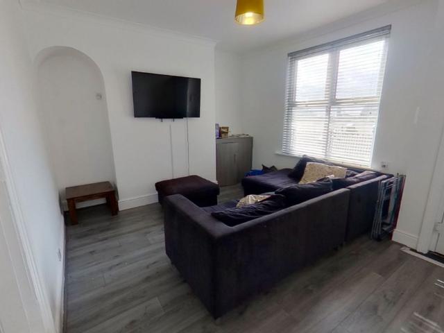 Clarkson View, Woodhouse, Leeds, West Yorkshire LS6, 3 bed terraced house to rent, £1,400 pcm | PrimeLocation