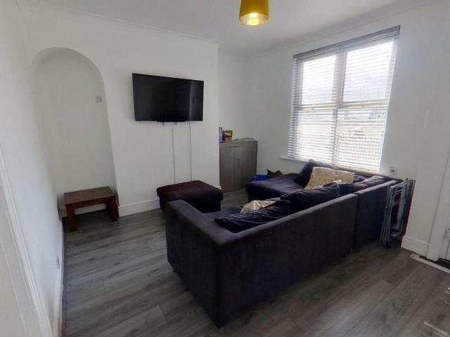 Clarkson View, Woodhouse, Leeds, West. 4 bed terraced house to rent £2,201 pcm £508 pw