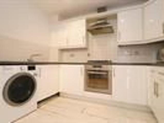 Clarkson Court, Hatfield AL10, 3 bed flat to rent, £2,550 pcm | PrimeLocation