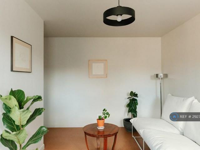 Clarkson House, Bath, BA1 2 bed flat to rent £1,800 pcm £415 pw