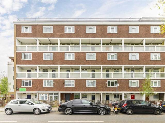 Clarkson Street, London E2 2 bed flat to rent £2,500 pcm £577 pw