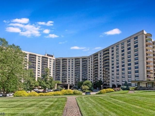 Claridge Dr Apt Ne, Verona, Condo For Sale