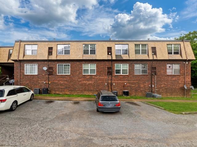 Classic Brick Townhome Apartment
