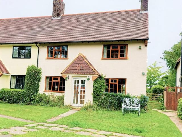 Classic Coast & Country Cottage